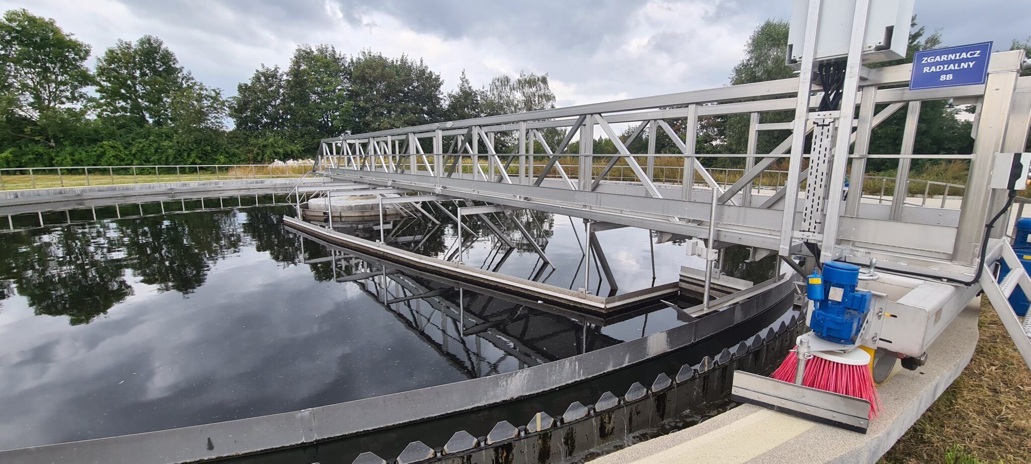 Efficient Radial Scrapers for Wastewater Treatment