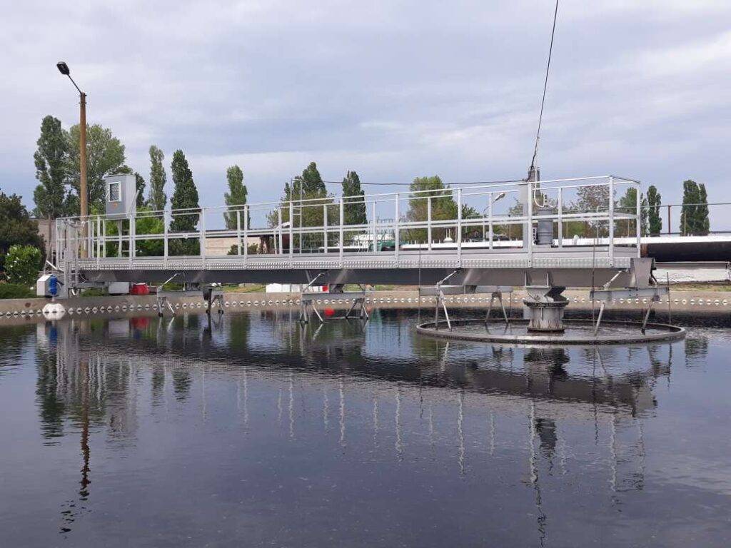 Efficient Radial Scrapers for Wastewater Treatment